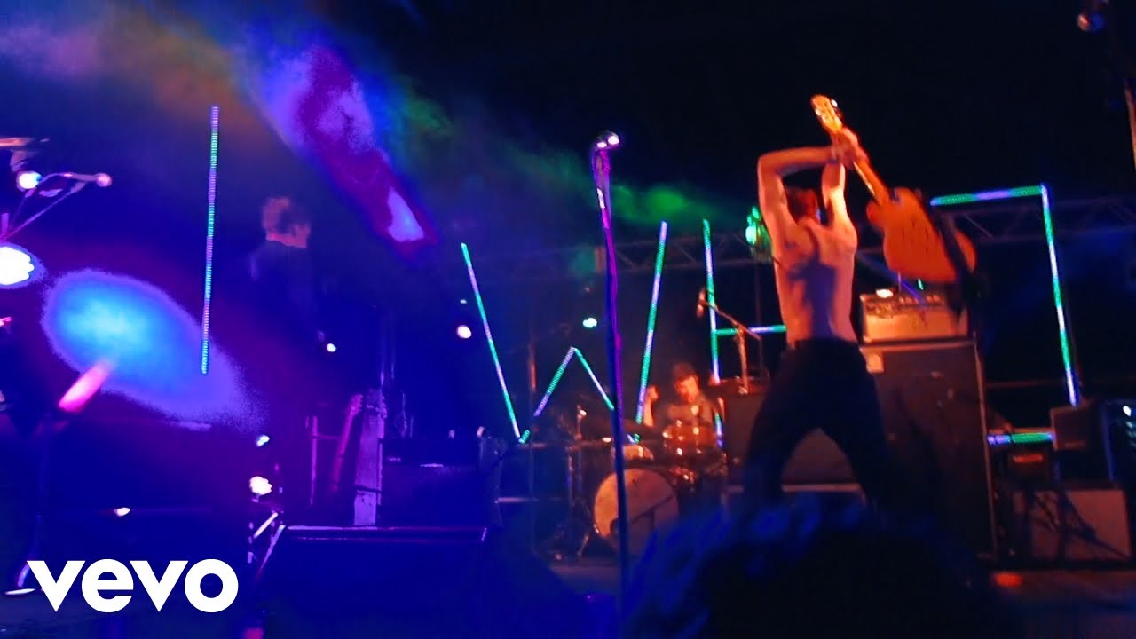 ロンドンのグランジパンク・バンド King Nun、シングル「Heavenly She Comes」のライブ映像を公開！ | indienative